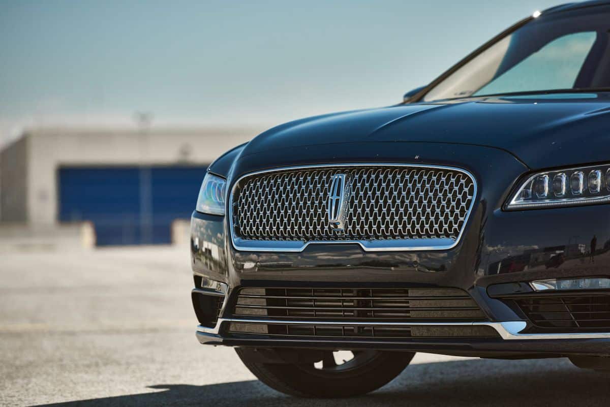 Lincoln Continental Sedan | Signature Limousine Lakeland